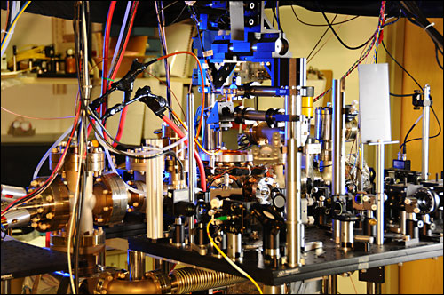 Atomic Clocks Set Stability Record | Research & Technology | Aug 2013 ...